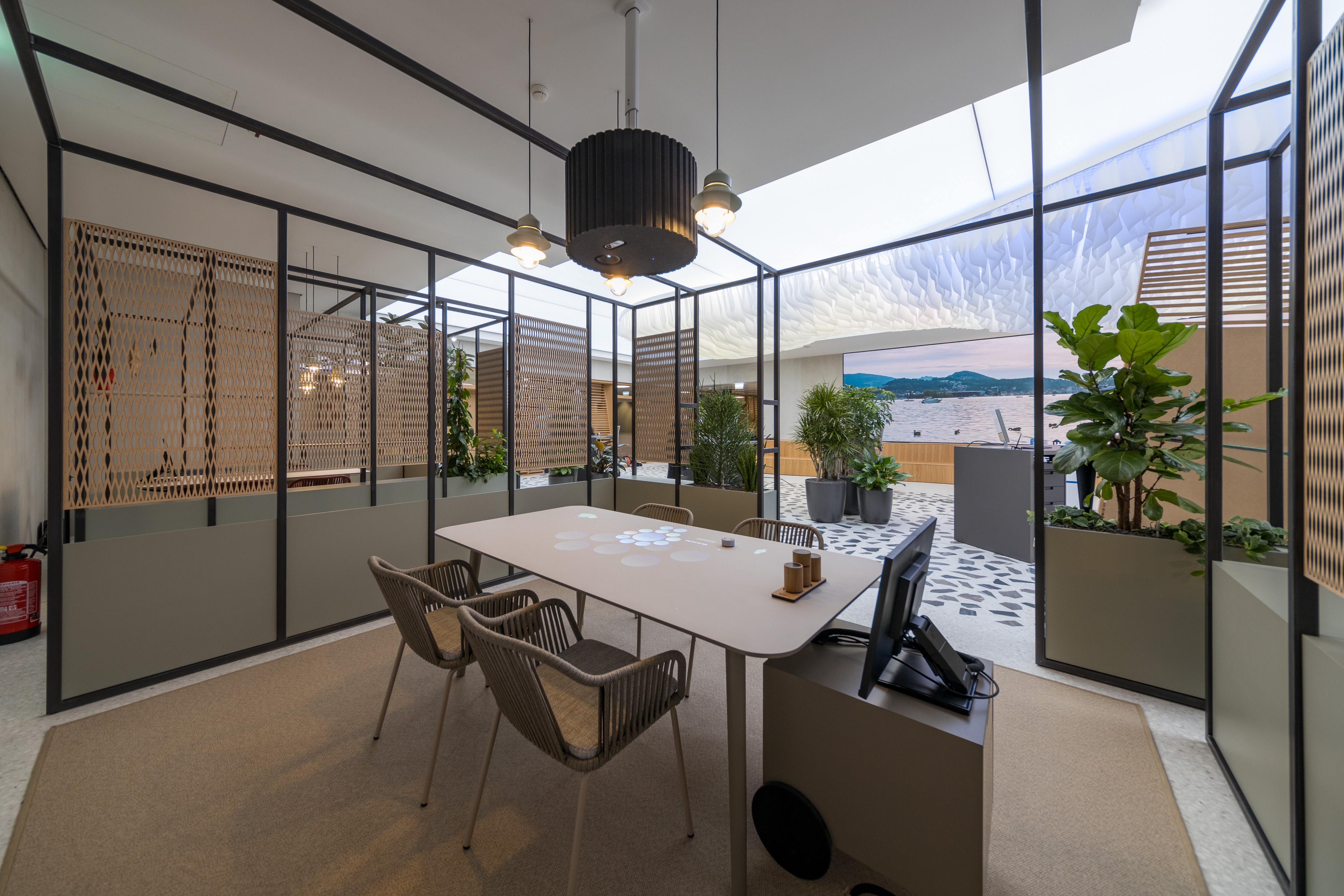 A remodelled customer service hall for Luzerner Kantonalbank (LUKB ...