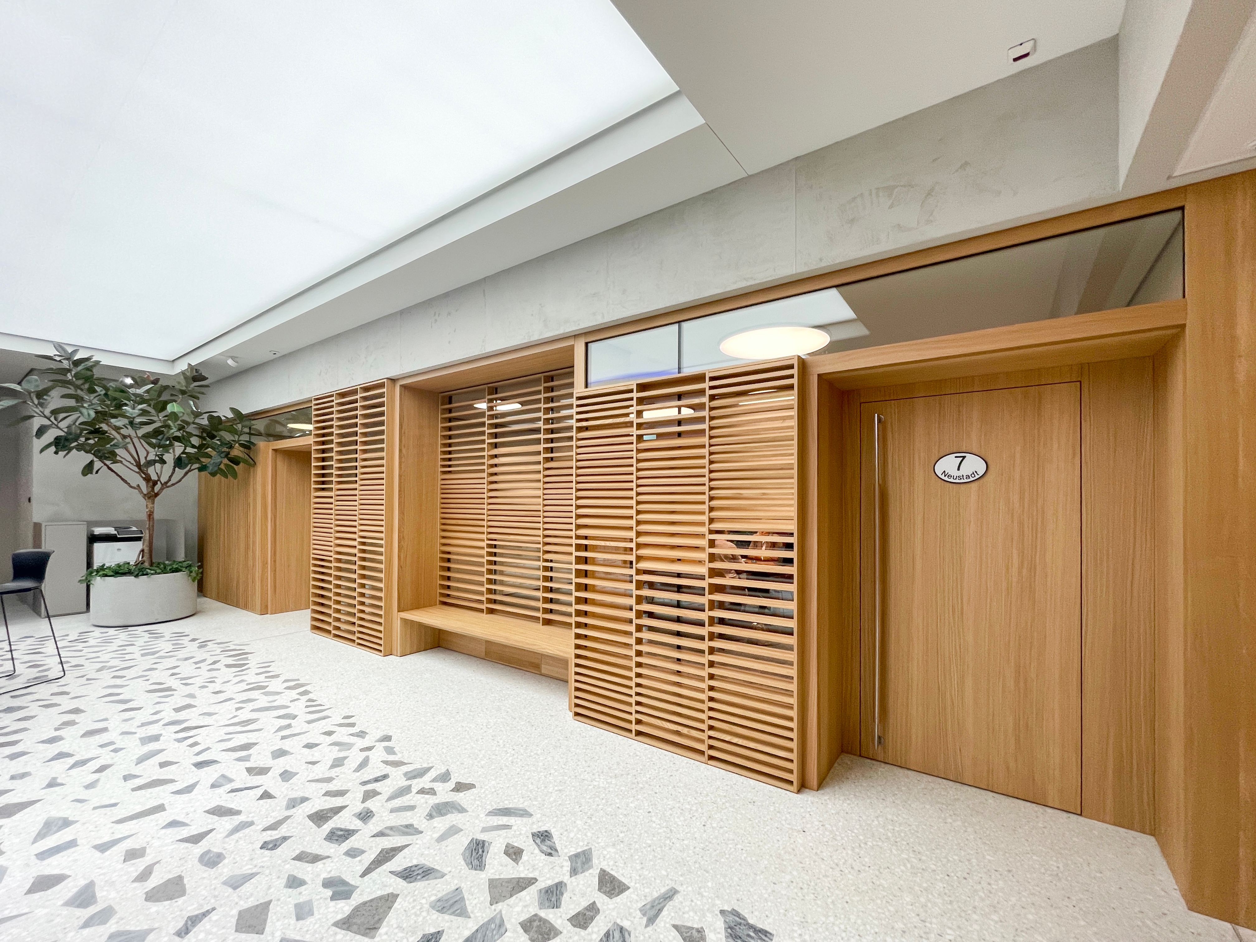 A remodelled customer service hall for Luzerner Kantonalbank (LUKB ...