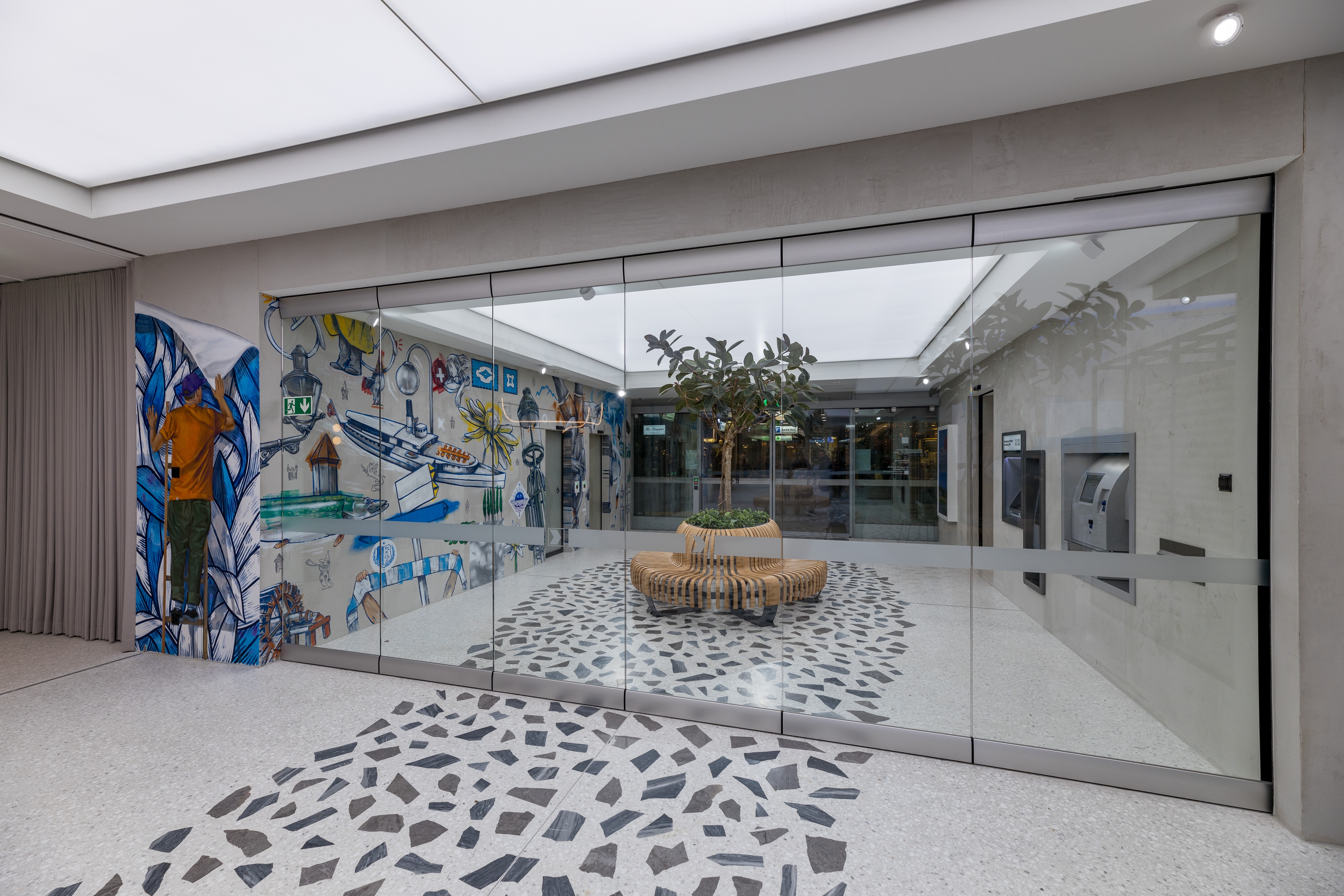 A remodelled customer service hall for Luzerner Kantonalbank (LUKB ...