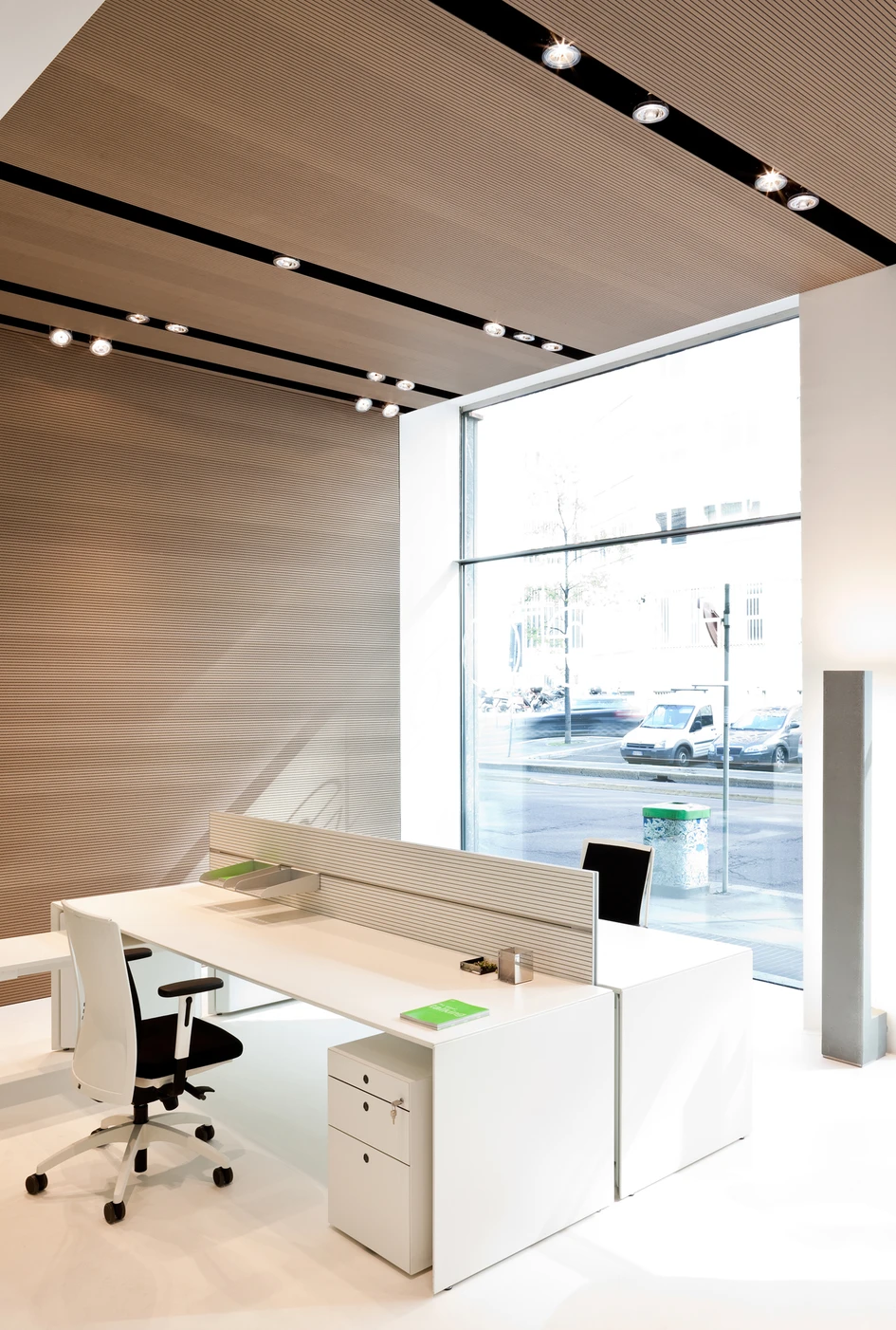 Showroom Blue Milano di Fantoni Group – Descubra el proyecto de Fabbian ...