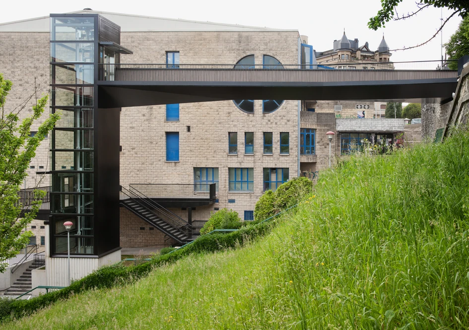 Urban elevator and pedestrian bridge – Discover project by VAUMM ...