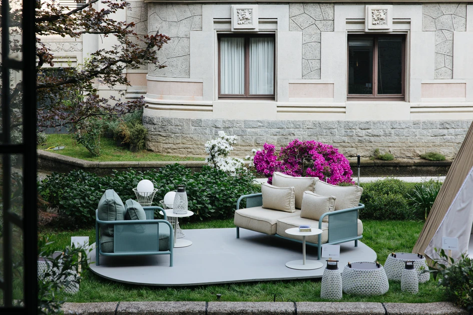 Appartamento Spagnolo opens a window to Spanish interior design at ...