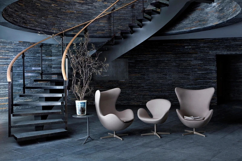 The complex evolution of the iconic egg chair | Architonic